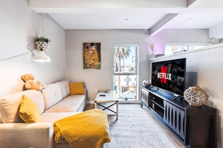 Bright & Cozy Santa Monica | Free Parking, Netflix - Santa Monica, CA
