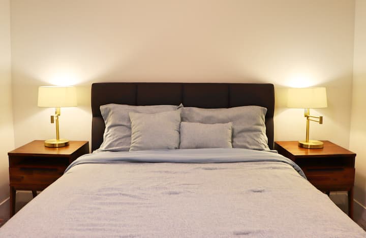 Private 2br Basement Suite | Sw Calgary - Calgary