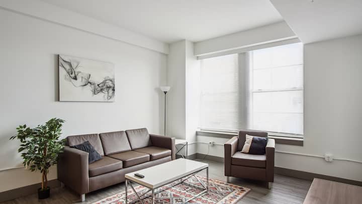 Nice 2 Bedroom With Parking | Free Wifi | Netflix - Springfield, MO
