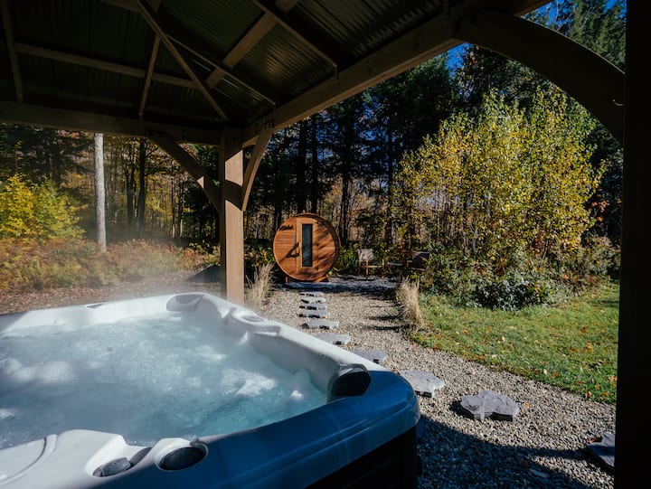 Chalet Potton Cottage - Spa, Sauna & Piscine - Mont Sutton, QC