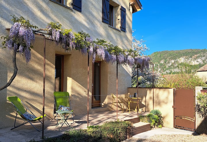 Gite éTape Ou Séjour, Le Long De La Voie Verte - Walibi Rhône-Alpes
