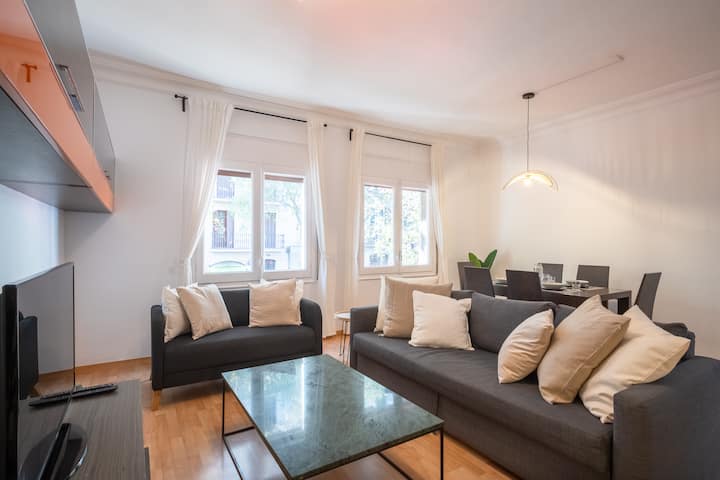 Spacious 2-bedroom Apt With Ac. Sagrada Familia - Sant Adrià de Besòs