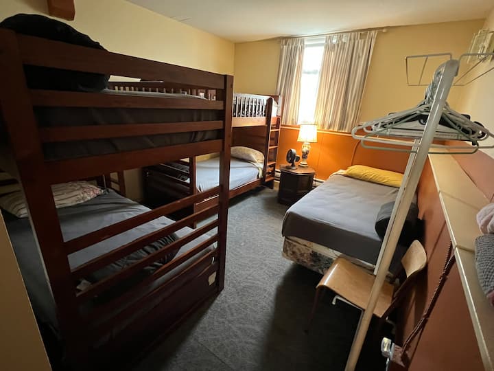 Char's Landing Hostel Singlebedc - Port Alberni