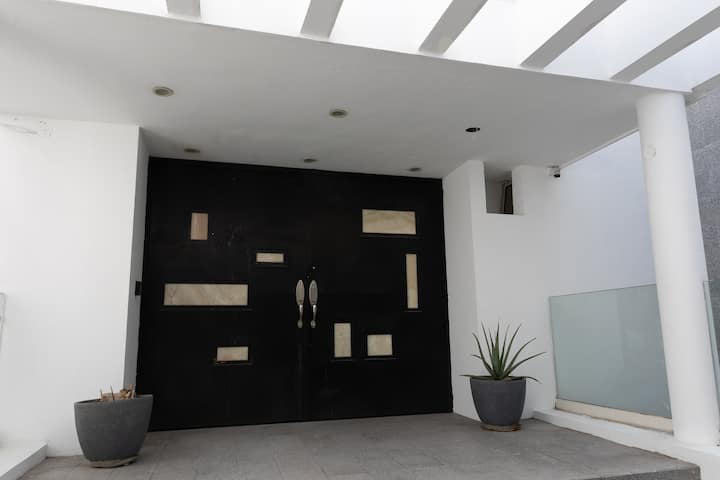 Majestuosa Casa Blanca - Monterrey