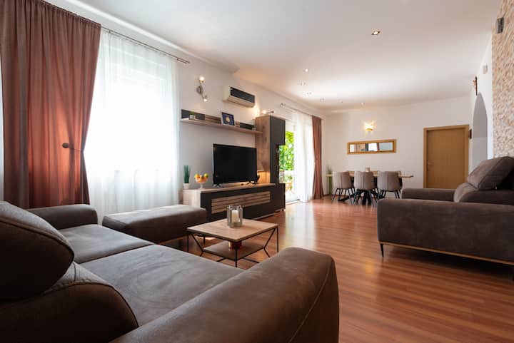 Mary · Heated Pool & Garden · 4br · Near Split - Split