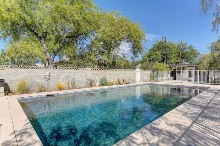 New Renovated Villa 1- Kitchen/laundry*rv Pk - Las Vegas, NV