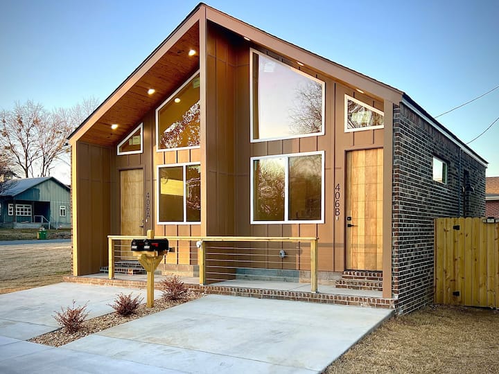 Stylish 1 Bed Blueberry Bungalow - United States