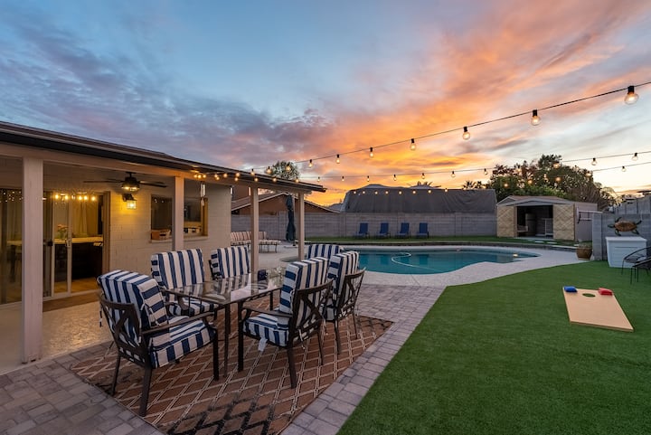 Mid-century Mountain View Oasis - Phoenix, AZ