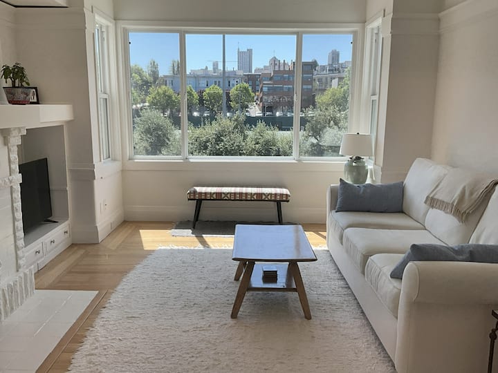 North Beach Hosted Apt 1bdr/1ba: Casita Lombardia - San Francisco, CA