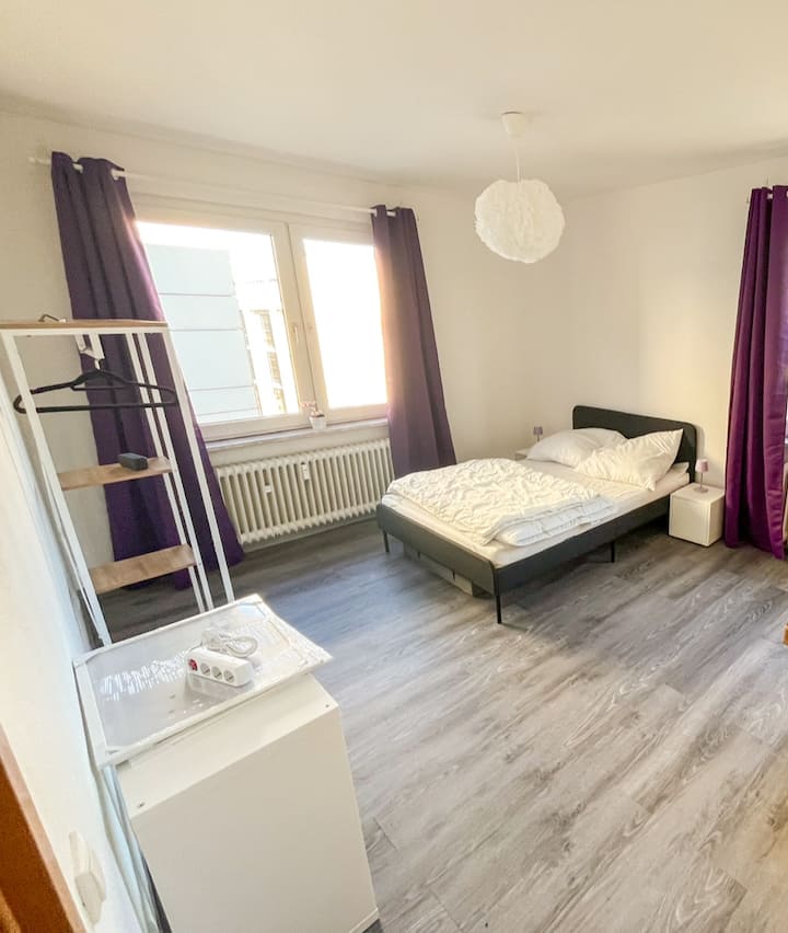 Großzügige City-wohnung Für 6 - Duisburg