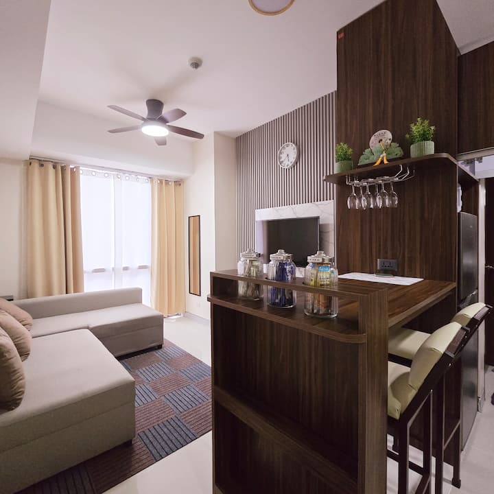 Stylish 1br Suite | Near Venice Grand Canal Mall - Taguig