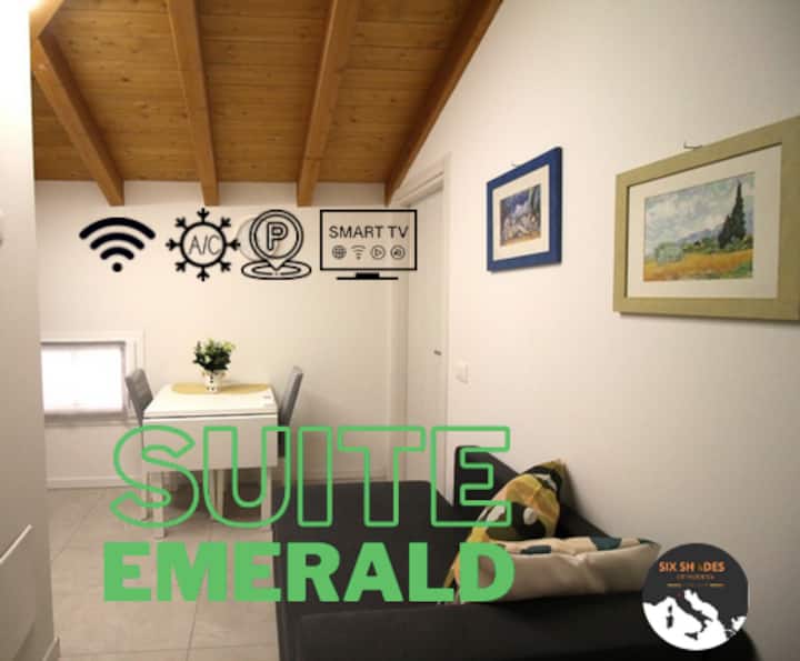 *Emerald Suite* Modern, New & Free Parking - Modena