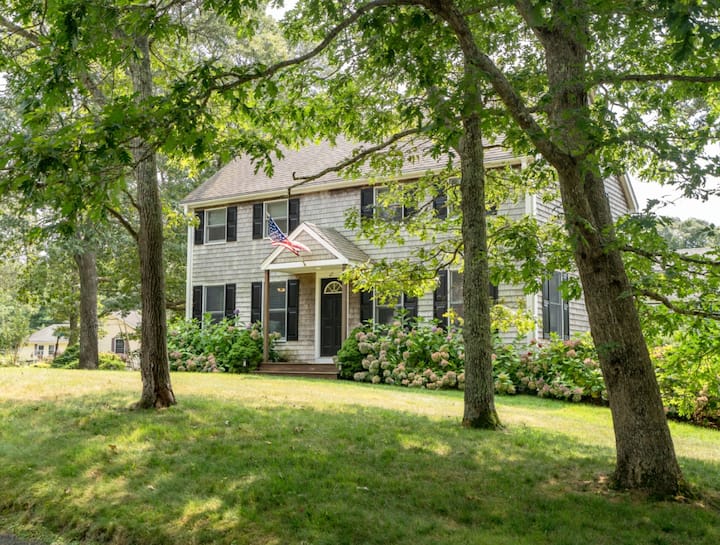 Oak Bluffs Close To Town & Beach - Oak Bluffs, MA