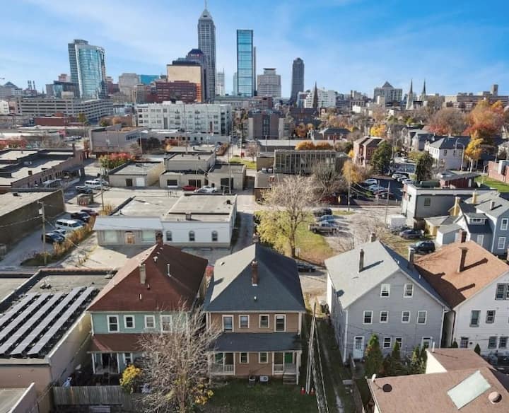 Charming Downtown Townhouse - Indianapolis, IN