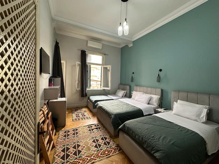 Cheers Hostel Cairo - Quad Room With Cozy Balcony - Cairo