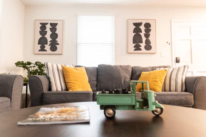 Close To Downtown | Family | Renovated | Spacious - 롤리