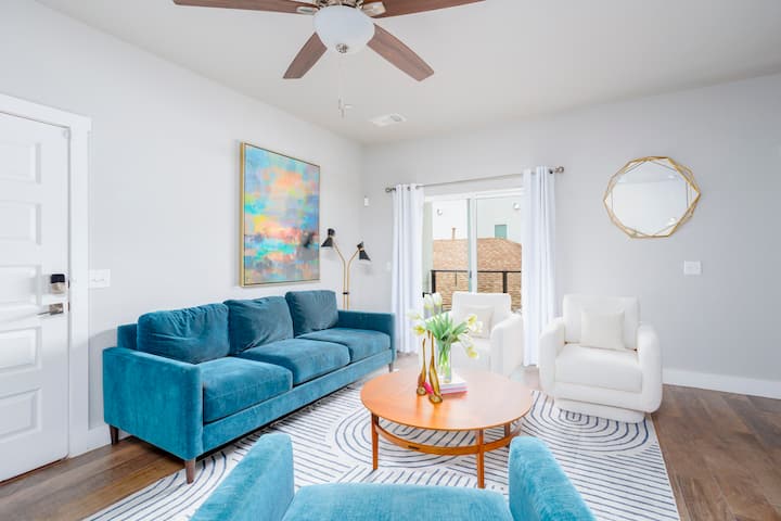 H4/h6 Spacious & Urban Modern Condo - 2 Units! - Oklahoma City