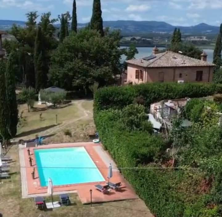 The Tuscan Farmhouse - Montepulciano