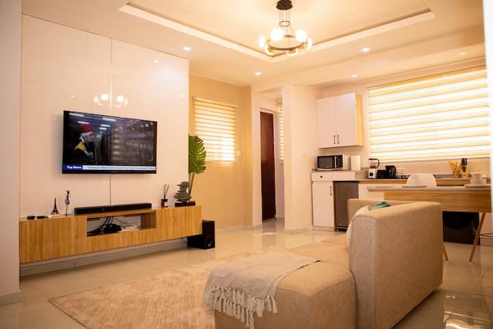 Luxury 1br W/pool View, Fast Wi-fi, Desk In Ikoyi - Lagos, Nigeria