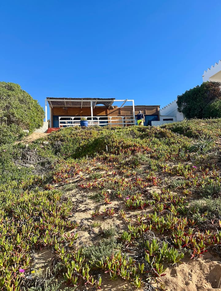 Cabanon Sur La Plage, Pieds Dans L’eau ! - Bouznika