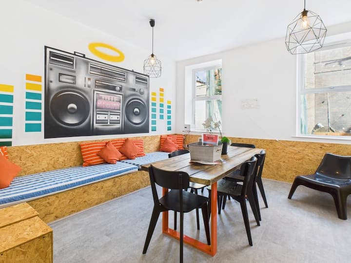 Prime Location, City Centre! Sleeps Up To 7! - Cardiff