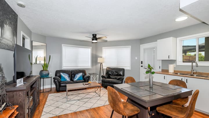 Knockan Hill Rentals - Ground Floor Suite - Victoria