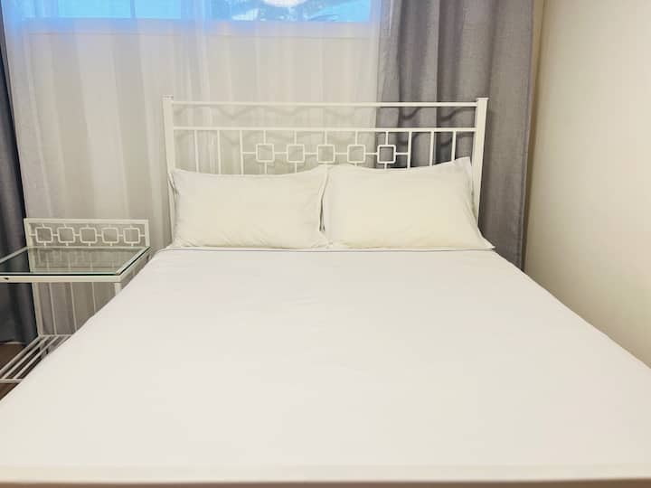 Peaceful Queen Room+free Parking - Longueuil
