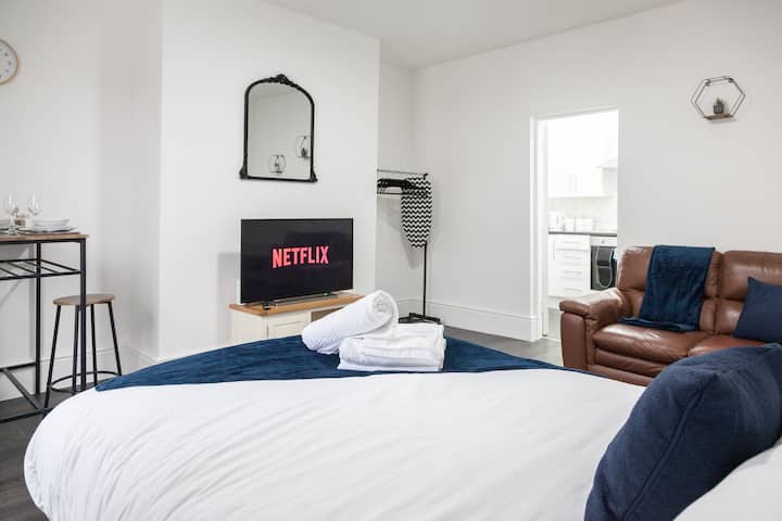 Town Centre Studio By Traboule Properties Ltd - 건지