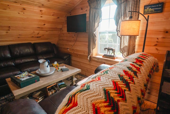 The Roost | Rustic 1br Efficiency On 265 Acre Farm - Marshall, VA