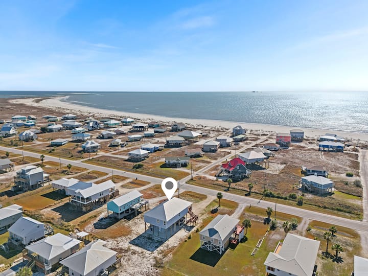 Coastal 4br Home, Hottub, Deck, 2min Walk To Beach - Dauphin Island, AL