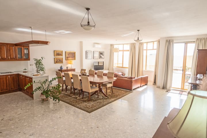 Spacious 3br • Balconies • Sliema Central - Malta