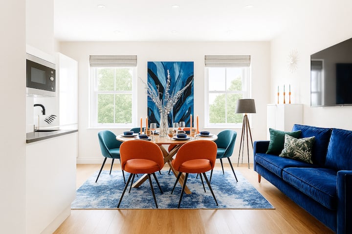 Supercentral Cheerful Fam+ Friends Theatre Getaway - Bloomsbury