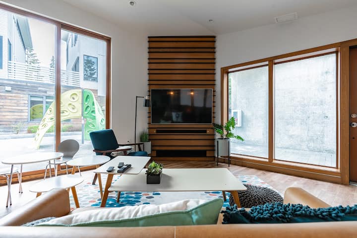 Bellevue's Perfect Location & Comfort | Sophari - 벨뷰