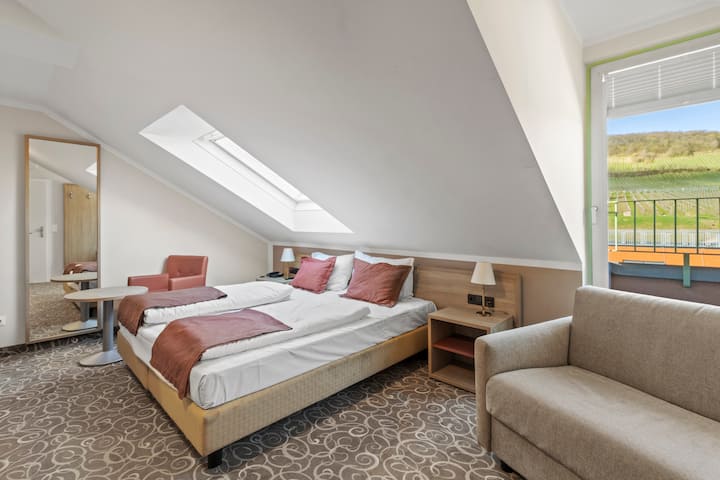 Paid Parking I Balcony I Perfect For Couples - Viena