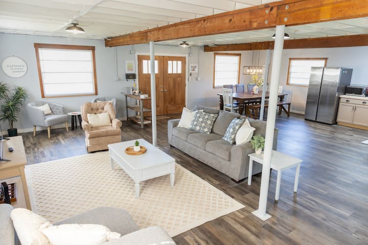 The Rustic Reed Barn - Plant City, FL