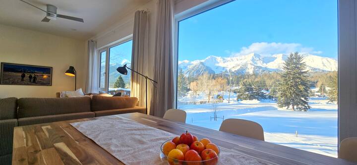 Mountain Views & Modern Luxury | 5-min Ski Access - Fernie