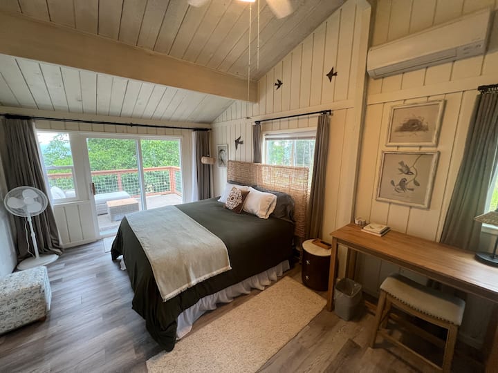 Perch In The Vines · Theloft W/ Vineyard Views - Freeland, WA