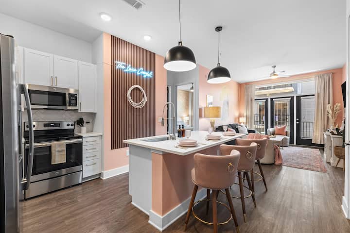 The Luxe Cowgirl! | New! Pool! Broadway! Parking! - Nashville, TN