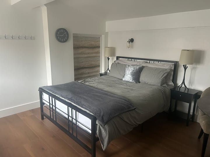 Free Ev Charging Overnight, Spacious Studio - Watford