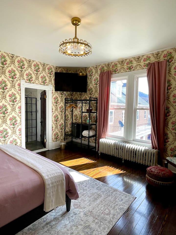 Primrose At Blue Ridge Abbey - Breakfast Included - Lexington, VA