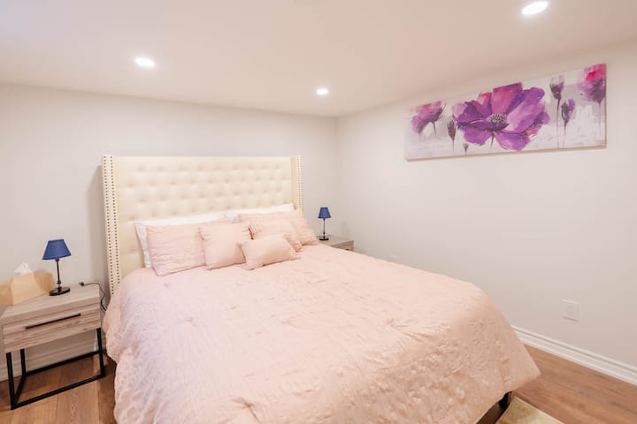 Stylish 1br Near Golf & The Falls – Onsite Parking - Niagara Falls