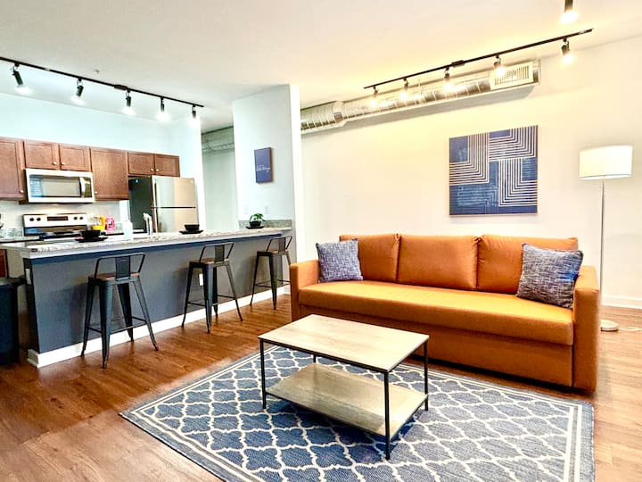 *King Suite Center Of Downtown + Pool And Gym* - Memphis in May