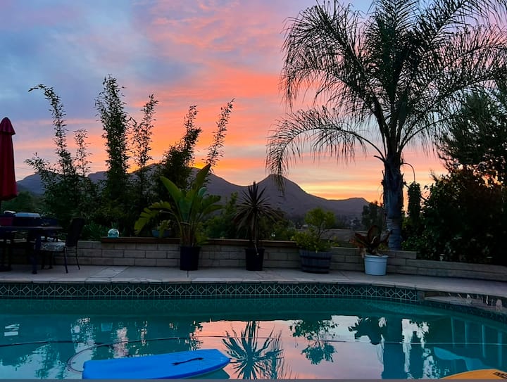 Scenic Views Poolside Family Haven - Camarillo, CA