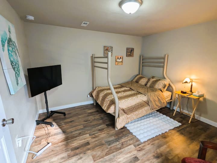 Guest Suite Apartment! - Colorado Springs, CO