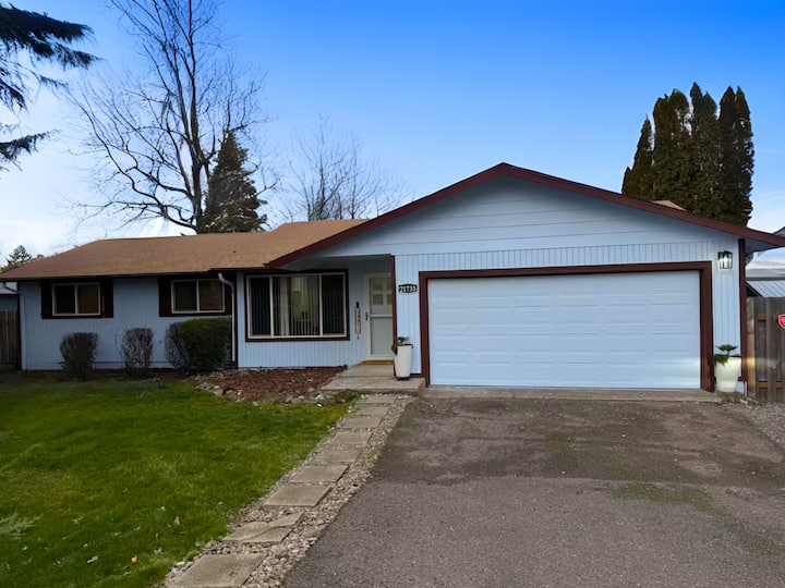 Charming 3 Bedrooms & 2 Bathrooms Home - Gresham, OR