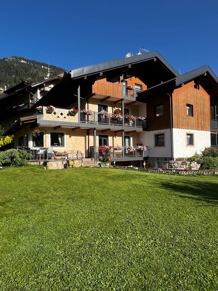 Cima11 Ciasa Elsa Appartamenti - Pozza di Fassa