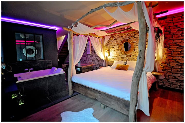 ÉVasion Luxe Safari, Spa Xxl, Cinéma, 4 Couchages - Bourgoin-Jallieu
