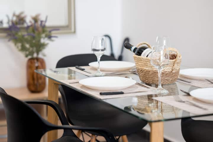 Spotless• 2bd• 200mpbs• 50m To Beach• Big Balcony - Limassol