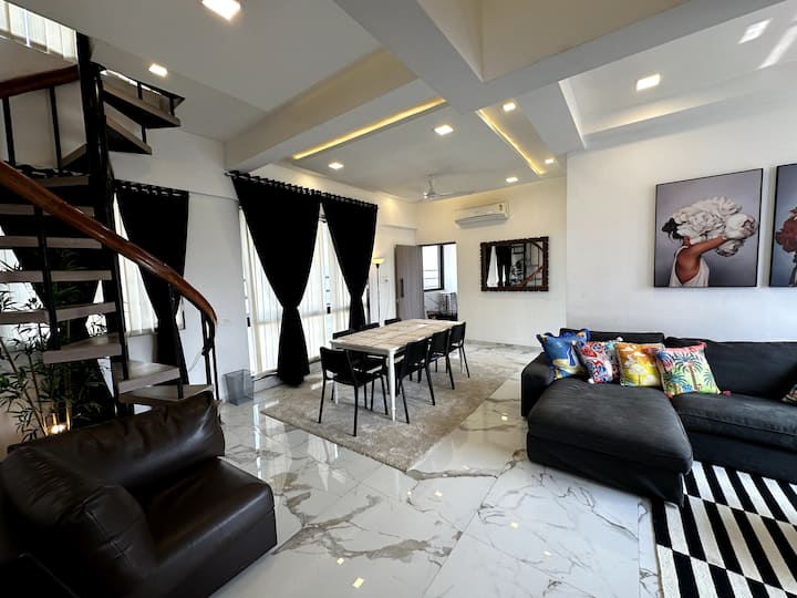 4 Bhk Duplex Premium Suite Off Linking Road - Mumbai