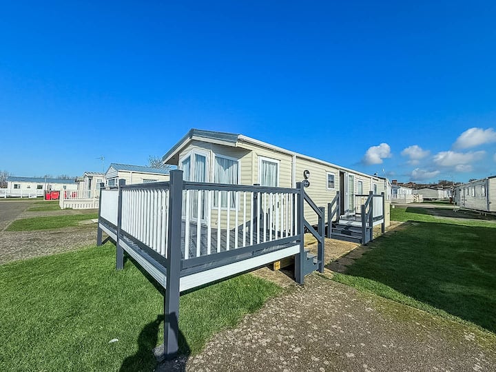 Caravan With Decking At Manor Park Ref 23036c - Old Hunstanton